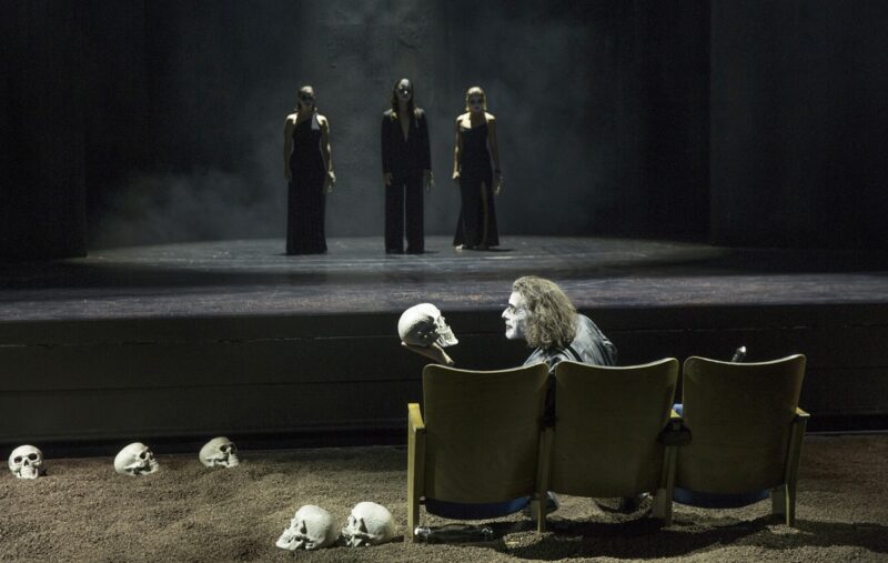 Theaterfahrt nach Hof zu Shakespeares "Hamlet" - Bayreuth.de